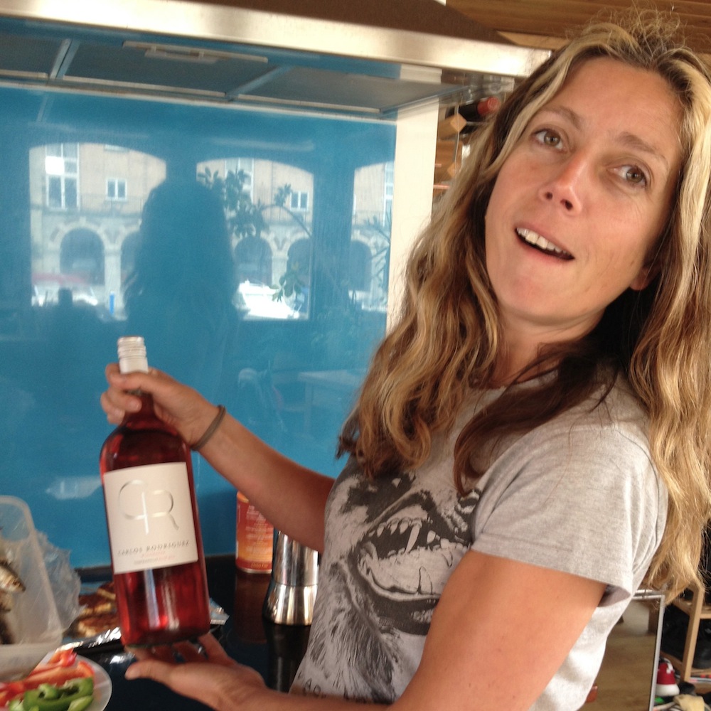 About Us – Art within the Cracks